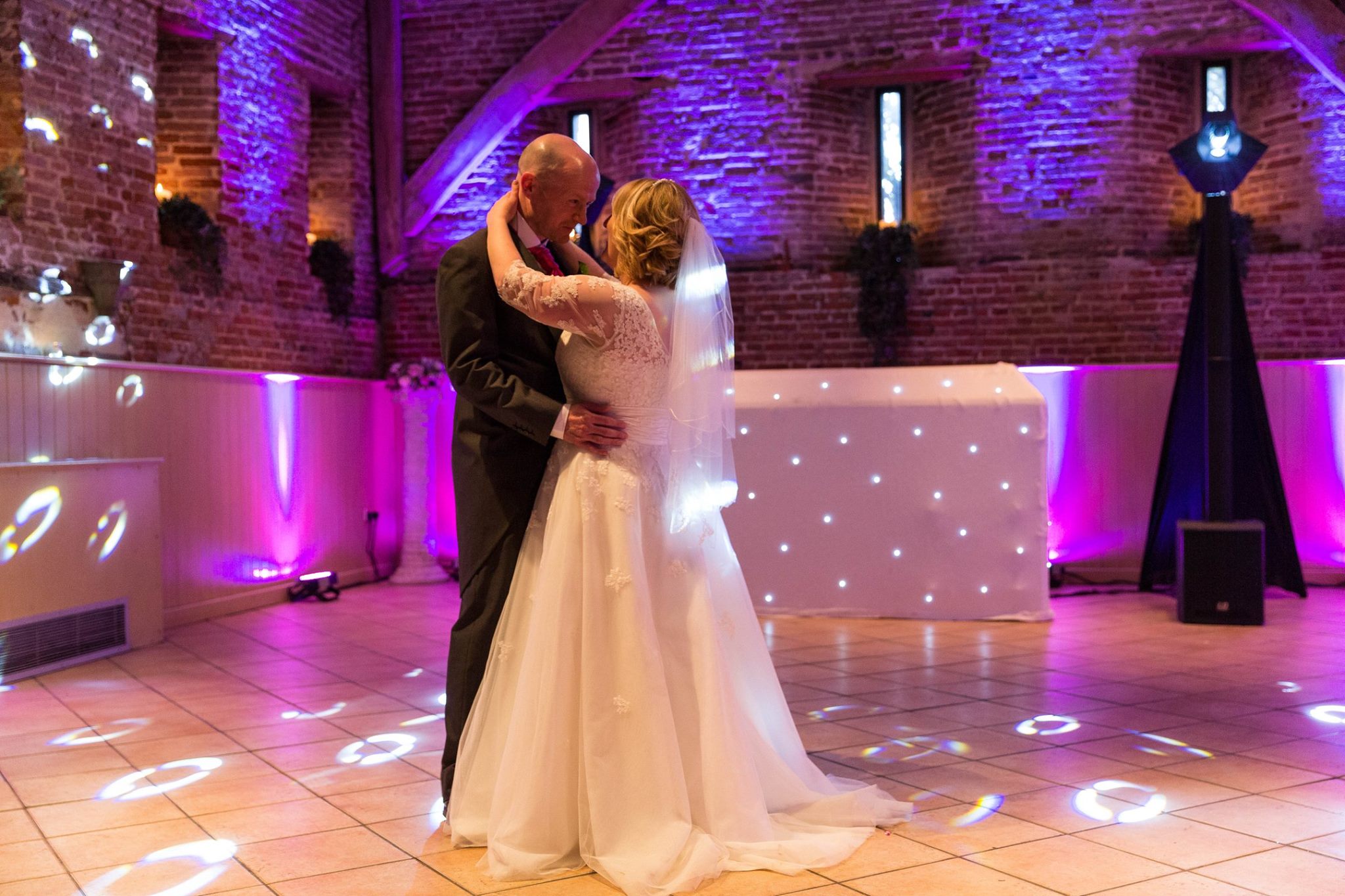 Elms Barn Toft Monks Beccles Wedding DJ | Elms Barn Wedding Disco